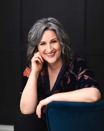 Say Goodbye To 2D Screens: Elizabeth Bieniek Takes Remote Work To A ...