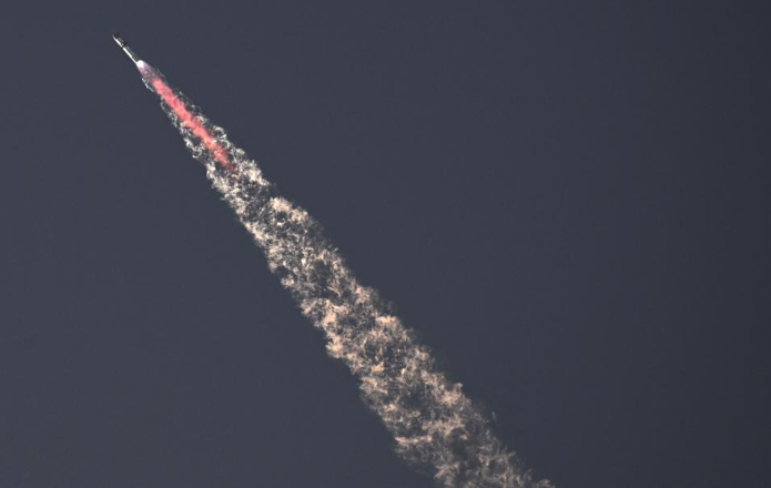 Explosions, asteroids and a moon landing: A year in the space economy ...