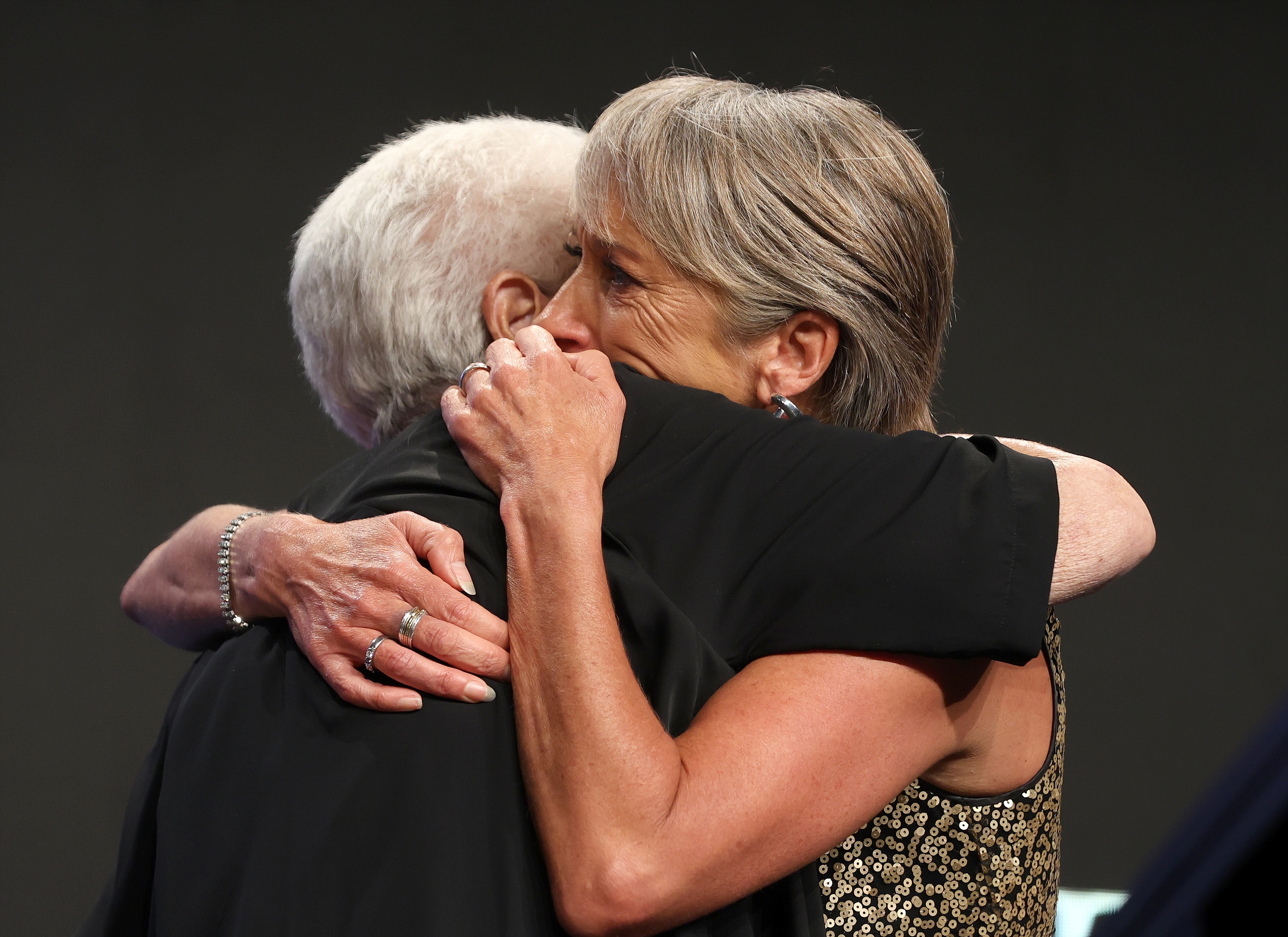 Beachley and Piastri take home Dawn and Don 'Hall of Fame' awards ...